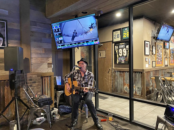 Live music and barbecue—a pairing as natural as brisket and beans. This troubadour serenades diners into a meat-induced state of bliss.