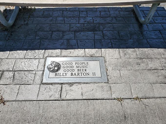 Even the memorial inscriptions in Sumner have character, reminding visitors that good people, music, and beer are life's essentials.