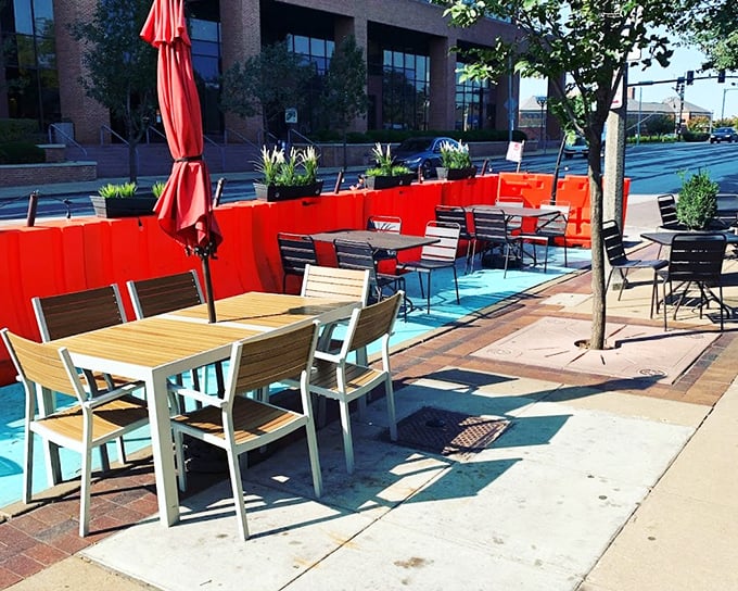 Al fresco dining gets the 5 Star treatment with thoughtfully arranged tables and pops of color that make waiting for your burger a pleasure.