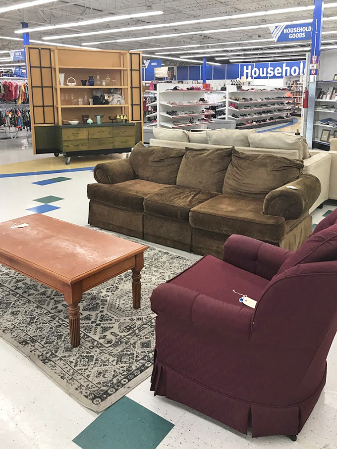 Living room vignettes invite you to imagine possibilities. This cozy setup demonstrates how secondhand furniture can create first-rate comfort in your home.