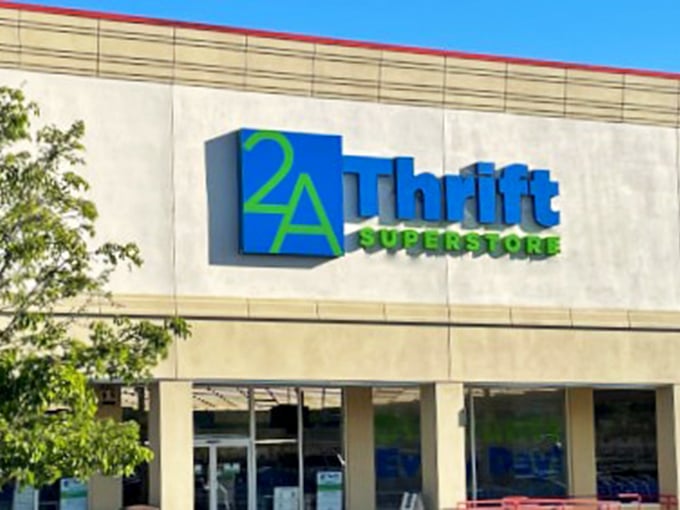 2nd Ave's sleek modern logo hints at the curated thrift experience waiting beyond those glass doors.