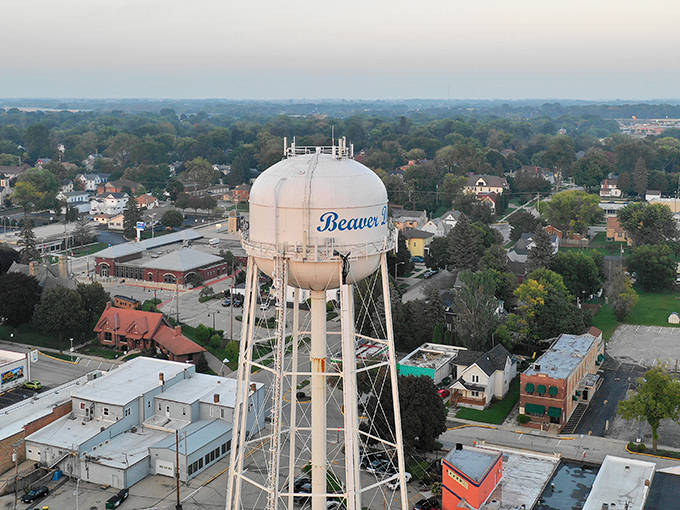 Classic Americana spreads beneath big skies, promising big savings for couples ready to stretch dollars.