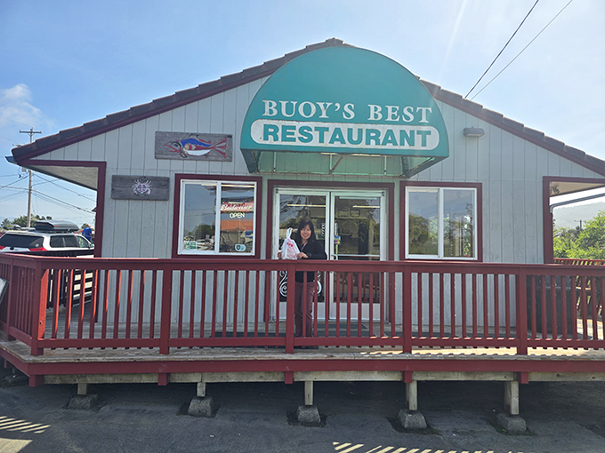 That green dome promises the kind of honest seafood that keeps locals coming back for decades.