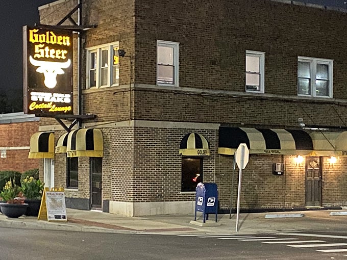 Golden steer signage that's been guiding hungry travelers like a delicious North Star for decades. 