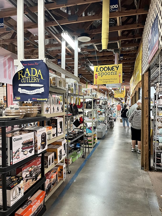 Tropical vibes and outdoor shopping combine perfectly under Florida's beautiful blue skies and sunshine.