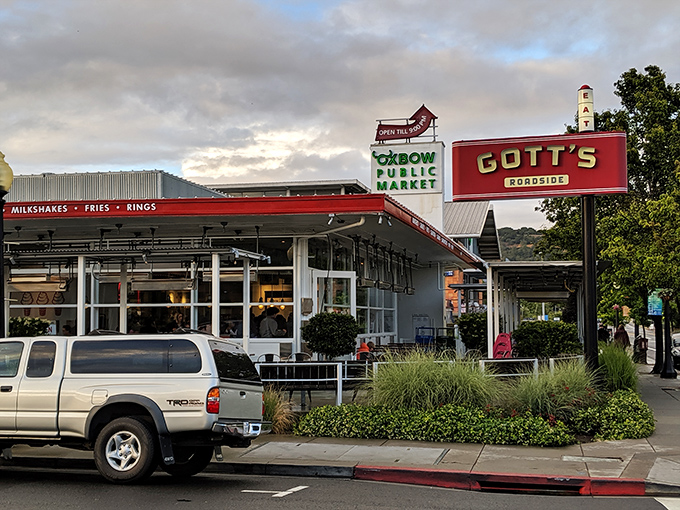 Neon signs, milkshakes, and roadside charm&mdash;Gott&rsquo;s feels like the diner Hollywood would cast for a feel-good classic.