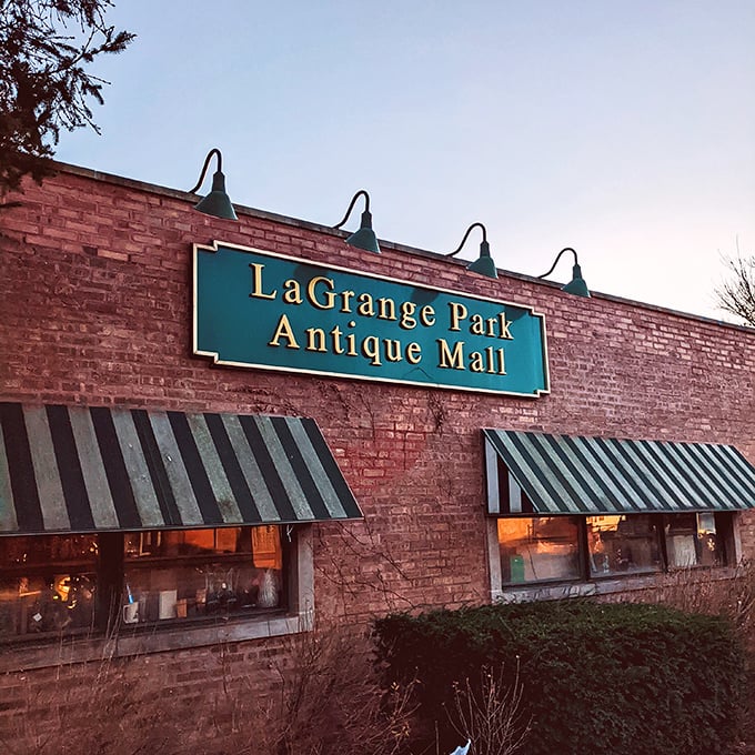 Brick and mortar tradition meets antique passion in this neighborhood gem that locals absolutely treasure.