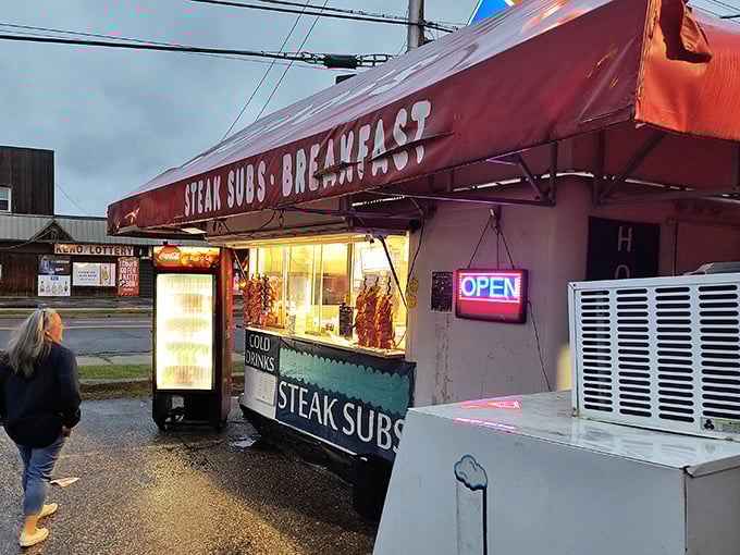 Late night cravings meet their match at Musa's illuminated stand &ndash; where the grill is always hot and ready.