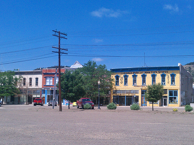Raton's classic brick buildings stand proud against mountain backdrops. Your retirement account will stand taller here too!