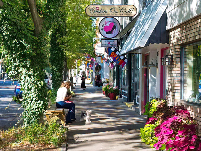 Cookies on Call&mdash;just one of Saugatuck's delightful small businesses. Because sometimes you need cookies delivered like a pizza!
