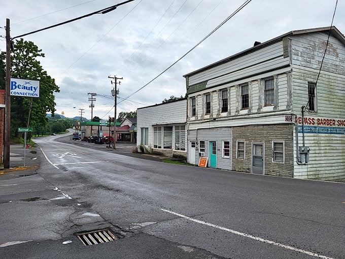 Tazewell's grand homes hint at its history, while its modern prices keep visitors coming back.