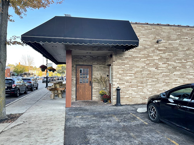 Suburban pizza perfection hiding in plain sight &ndash; sometimes the best treasures are unexpected.