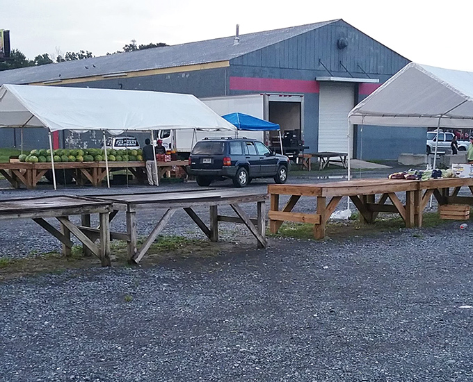 At Big D Flea Market, the action spills outdoors&mdash;tents and tables stacked with fresh finds make bargain hunting feel like a community gathering.