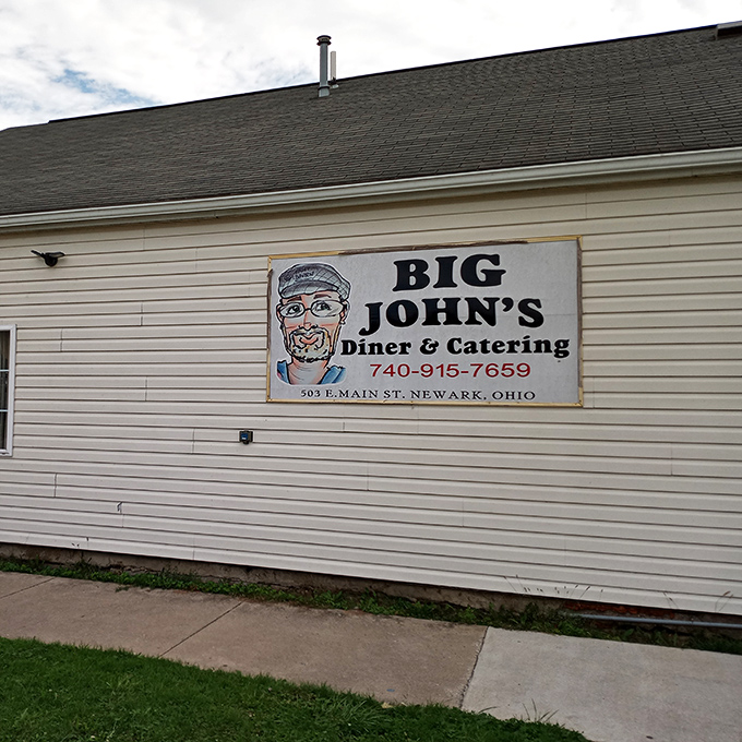 Simple siding, big flavors – sometimes the most honest-looking diners serve the most satisfying comfort food around.