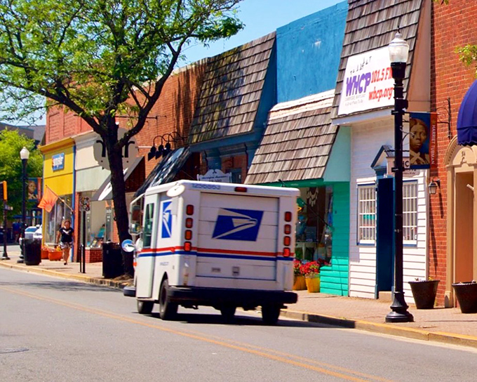 Everyday life with a splash of color&mdash;Cambridge&rsquo;s small-town charm shines through its lively shops and local spirit.