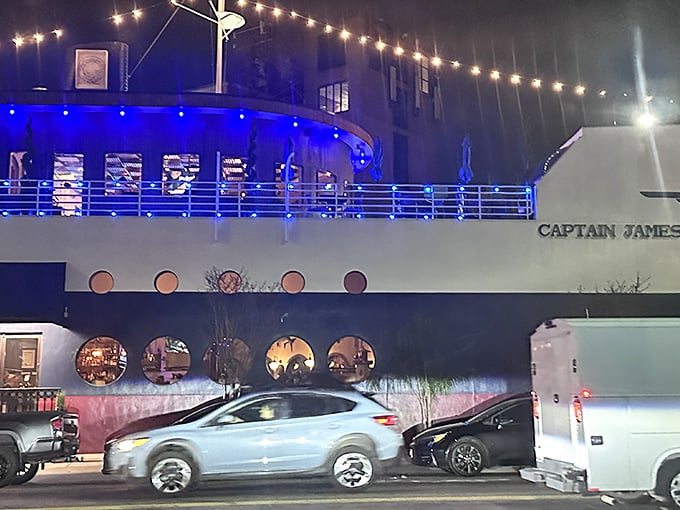 Those twinkling lights and nautical design create dinner theater where seafood takes center stage.