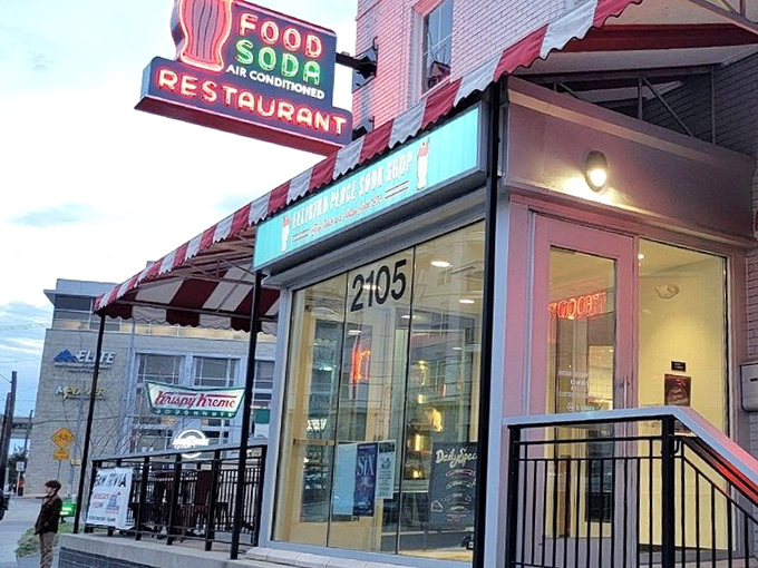 That vintage neon glow has been calling to Nashville sweet tooths for over a century.