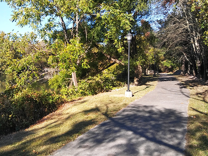 Small-town Tennessee charm flows as naturally as the nearby river through this mountain community.