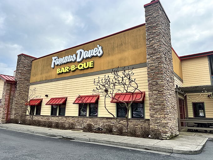 Classic chain architecture meets consistent barbecue quality, proving that sometimes familiarity breeds delicious contentment for everyone.