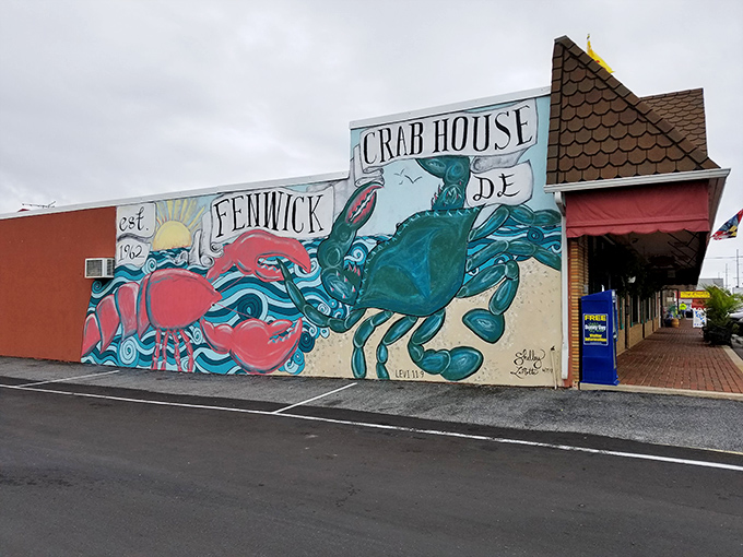 These colorful crab murals celebrate the local seafood culture with the enthusiasm of a summer festival.