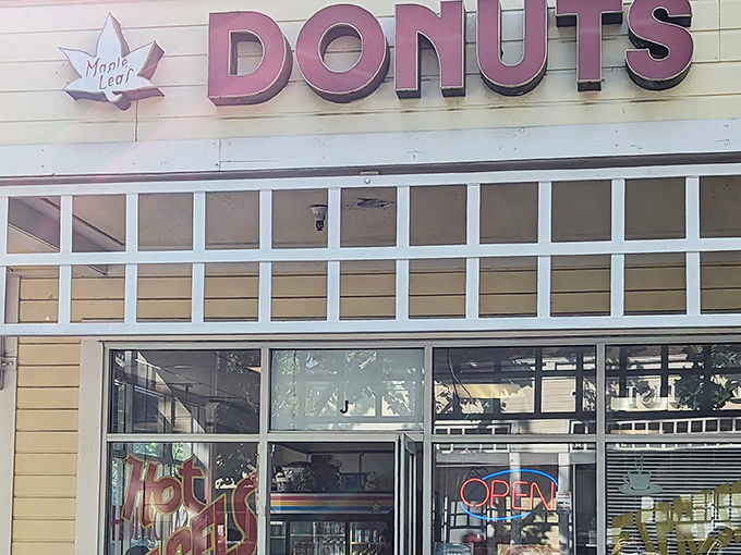 Los Gatos sophistication meets donut shop warmth in this perfectly appointed neighborhood gathering place for families.