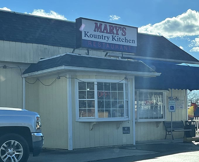 Country kitchen vibes and hometown hospitality create the perfect recipe for comfort food satisfaction.