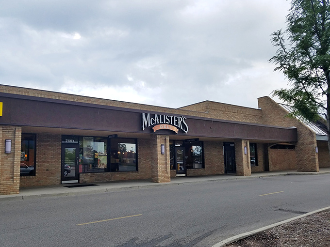 When sweet tea meets quality sandwiches, magic happens regardless of which side of Mason-Dixon you're on.