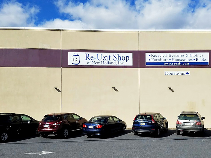 This New Holland gem proves that thrift stores can be both organized and abundant&mdash;a rare combination indeed!