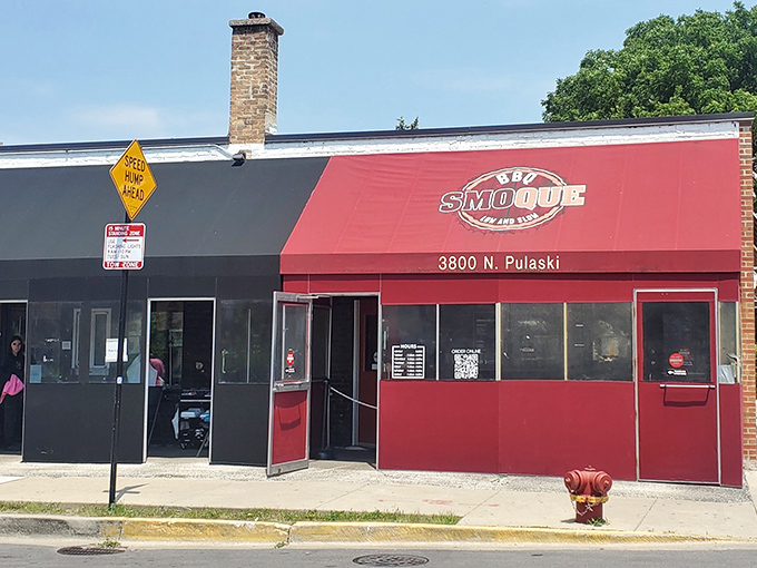 The red awning at Smoque is like a matador's cape, except instead of bulls, it attracts BBQ aficionados from across the Midwest.