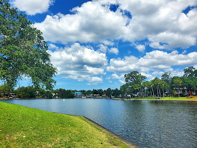 Tarpon Springs' waterfront invites you to imagine you're in a Greek fishing village &ndash; no passport required!