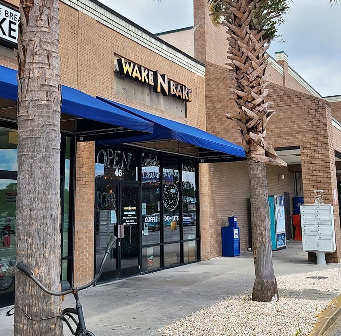 Coastal casual meets carb paradise where Carolina Beach mornings start with warm, wonderful donut magic. 