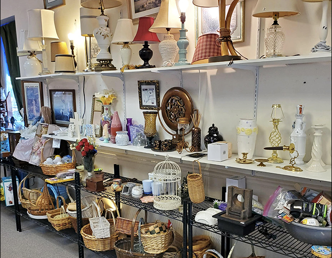 Lamp lovers' paradise! From vintage to modern, these illuminating finds brighten both rooms and wallets.
