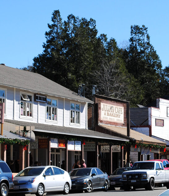 california cozy mountain towns ftr