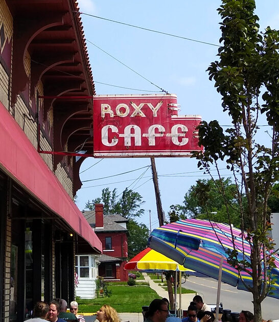 cinnamon roll cafe michigan ftr