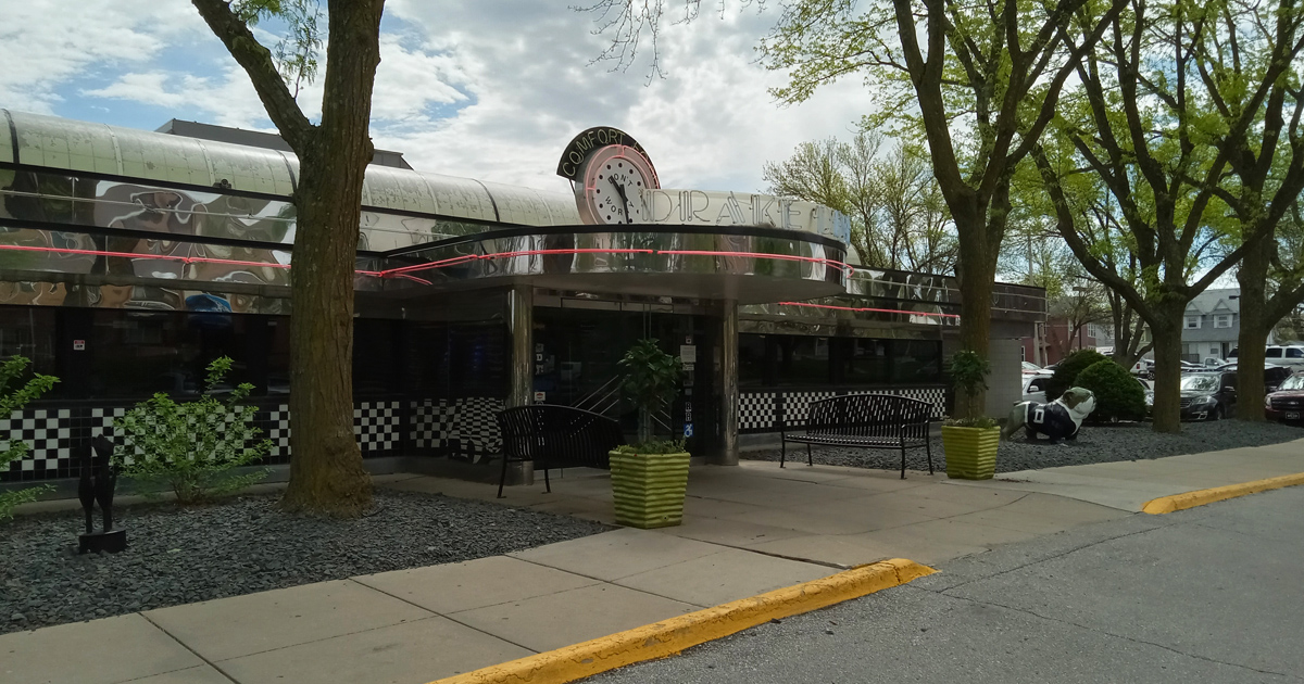 This Classic Diner In Iowa Serves Up The Best Chicken And Waffles You ...