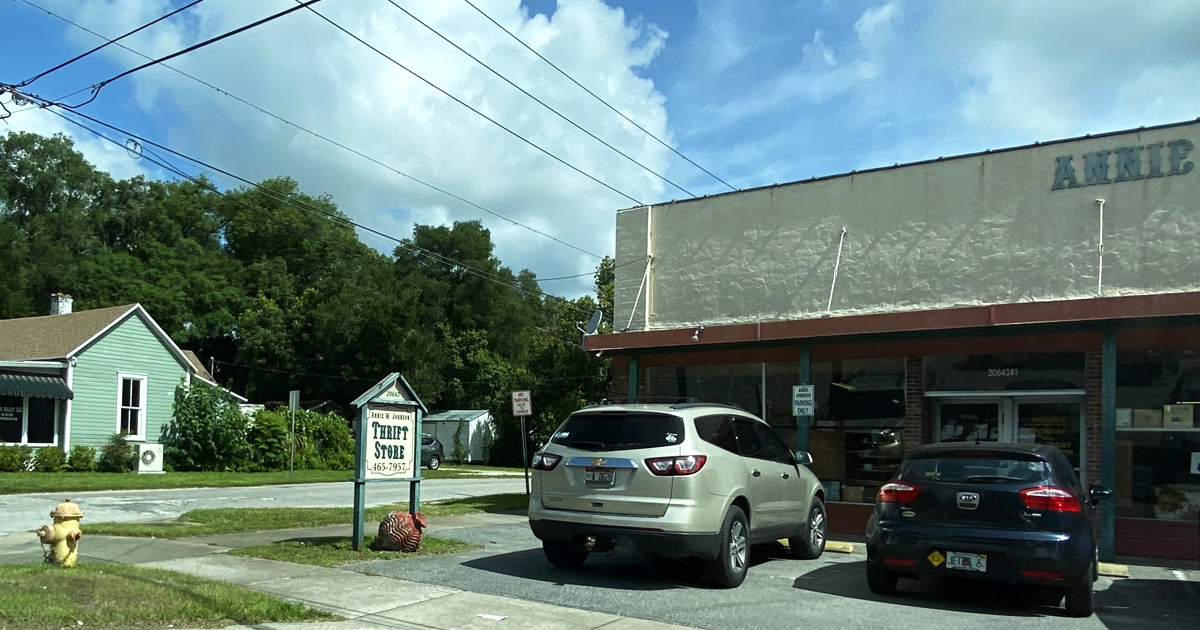The Enormous Thrift Store In Florida Where You Can Lose Yourself For Hours