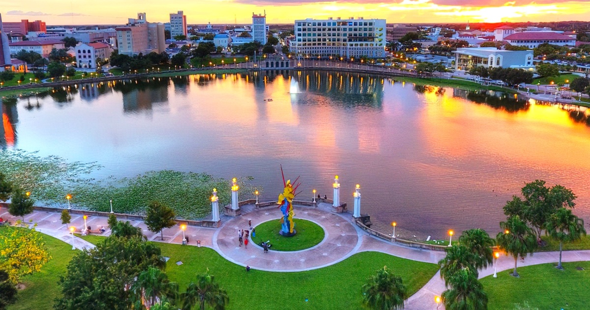 The Scenic Lakeside Town In Florida Perfect For Retiring Without ...