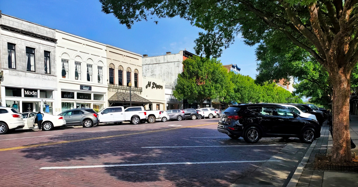 10 Peaceful Small Towns In Georgia That Are Perfect For A Weekend Drive