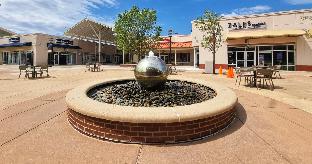 The Gigantic Outlet Mall In Illinois Where You Can Shop