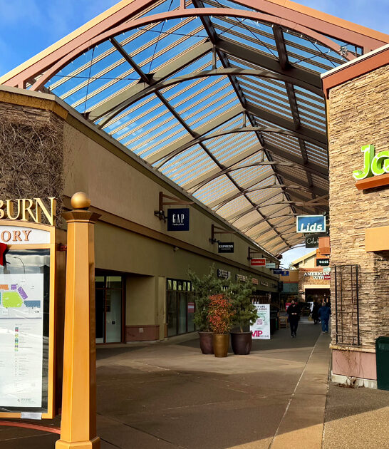 mall oregon enormous outlet ftr