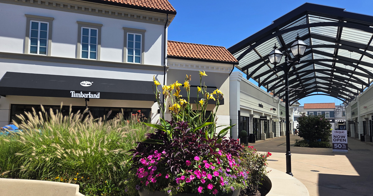 The Enormous Outlet Mall In New York That’ll Make Your Bargain-Hunting ...