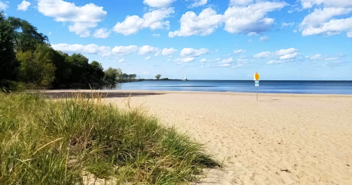 This Underrated Beach In Ohio Has Soft Sand, Blue Water, And Zero Crowds