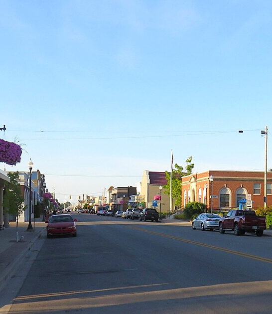 relaxing beautiful towns michigan ftr