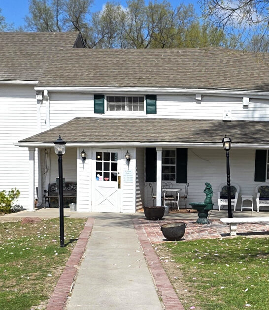 restaurant cinnamon rolls missouri ftr