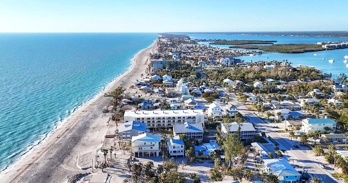 The Seaside Town In Florida Where Neighbors Still Wave And Life Moves A ...