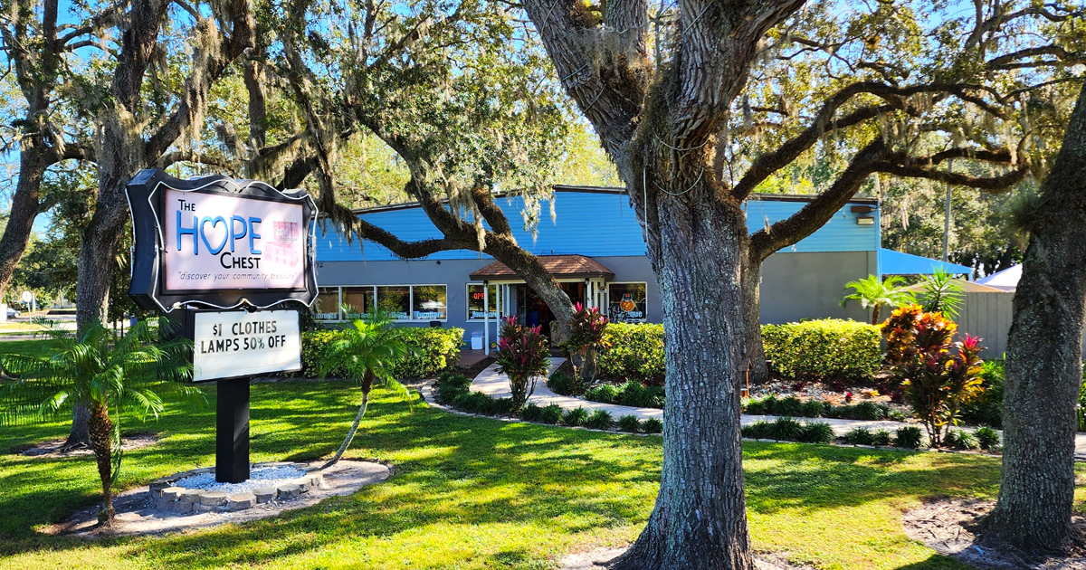 The Enormous Thrift Store In Florida Where You Can Build A New Wardrobe ...
