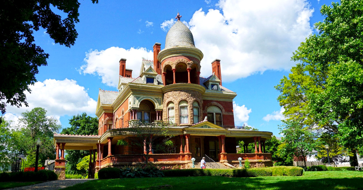This Dreamy Victorian Mansion In Indiana That’s Perfect For A Wallet ...