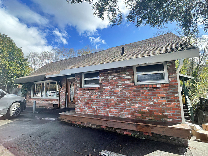 The unassuming brick exterior of Hank's Creekside belies the culinary treasures within. Like finding a $100 bill in last year's winter coat.