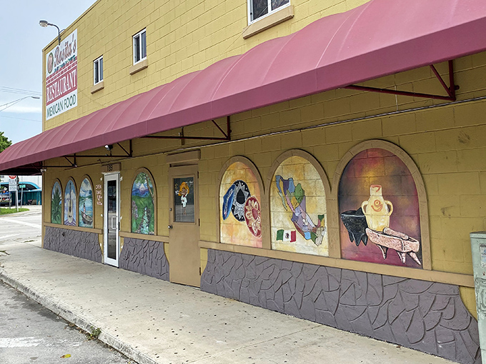 From another angle, Rosita's colorful fa&ccedil;ade showcases more intricate murals &ndash; each archway a portal to different regions of Mexican culture and cuisine.
