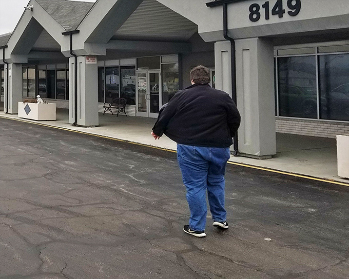 The unassuming exterior belies the wonderland within—like finding a portal to treasure hunting heaven tucked between ordinary storefronts.